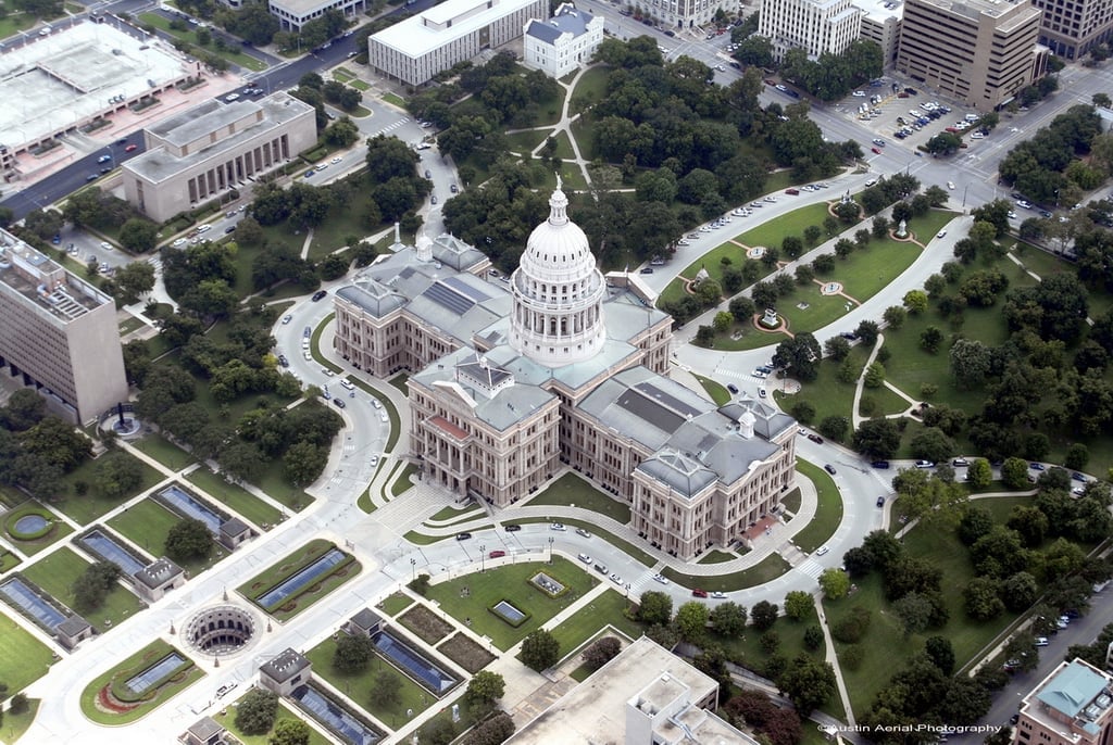 Leaks notwithstanding, new Capitol dedicated in Austin