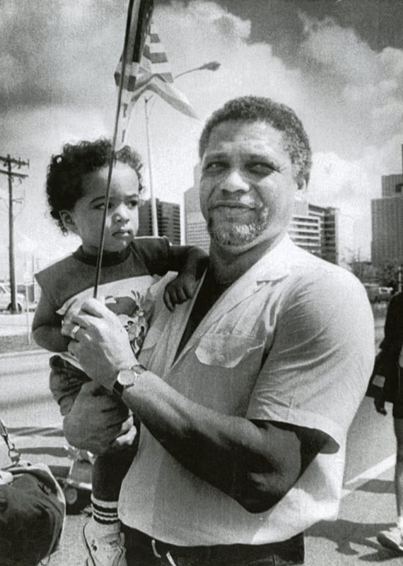 Mickey Leland dies in plane crash