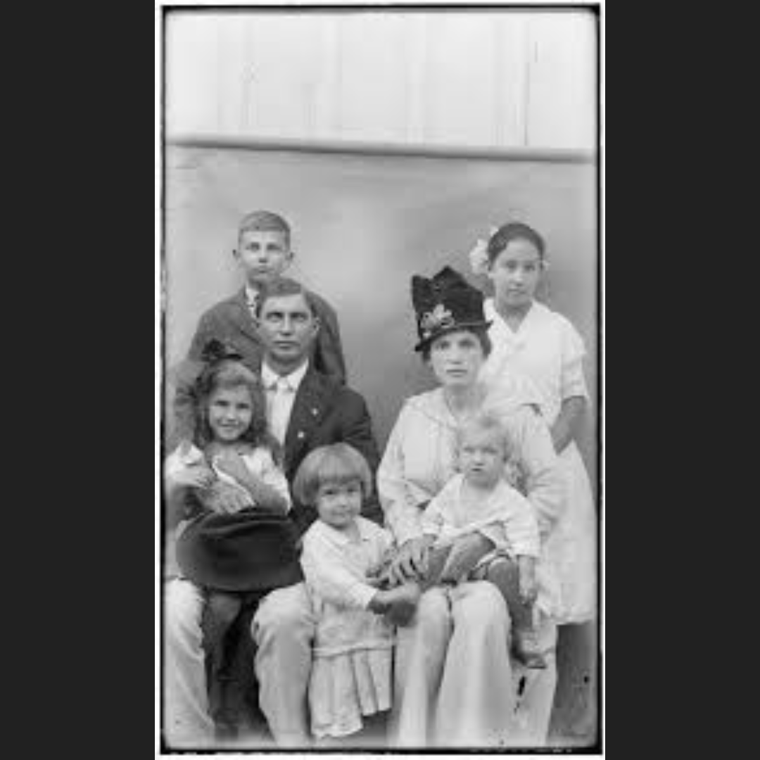 Border photographer documents Mexican Revolution