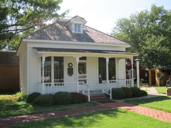 Carson County Square House Museum